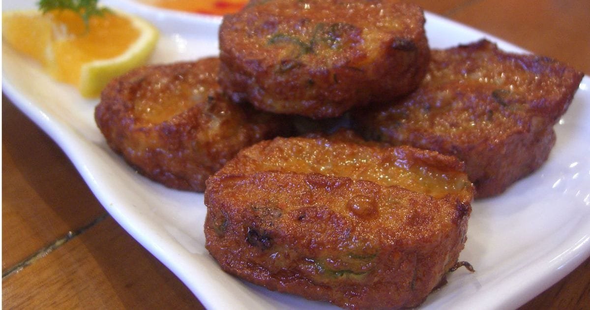 How To Make Chinese Deep-Fried & Steamed Fish Cake (魚餅)